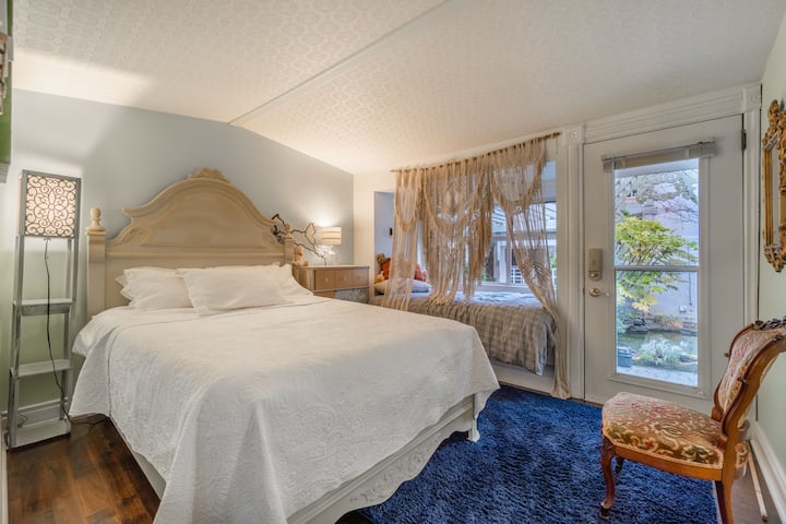 The Cottage And Castle Bed And Breakfast - Chemainus