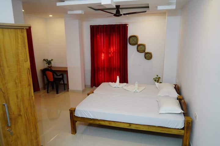 Spacious Large Private Room Near Varkala Beach - Varkala