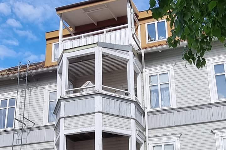 Stor Och Fin Takvåning Med Bra Läge - Ulricehamn