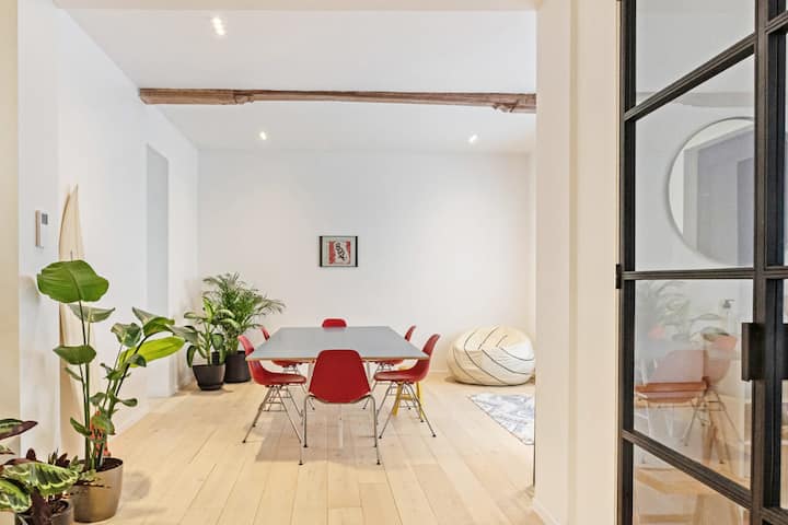 Groots Huis In Alle Rust In Hartje Van De Stad - Ghent