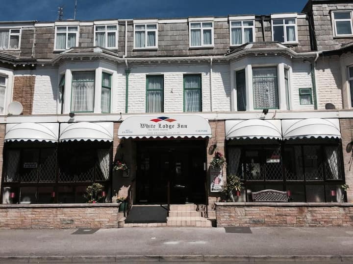 Full En-suite Family Room For Up To 4 Persons - Lytham St Annes