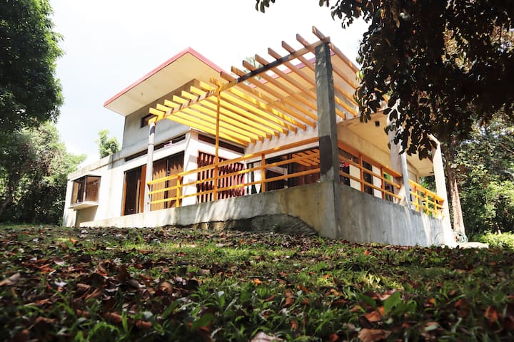 Casa Emery Near Twin Mountains, River & Campsite - Tuy