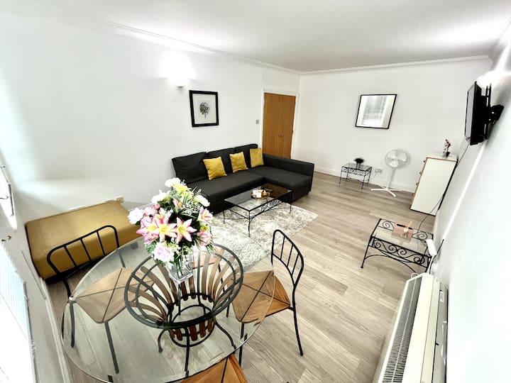 Stylish 1 Bedroom Flat - Canary Wharf - Greenwich