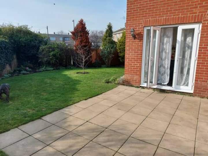 4 Bed Detached House - Sleeps 4 To 8 - Ipswich, UK