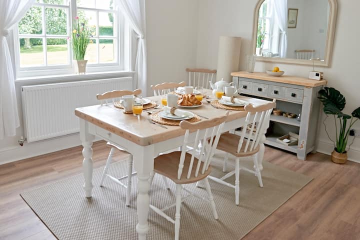 Secluded Cottage Near The Yorkshire Wolds Way - Beverley, UK