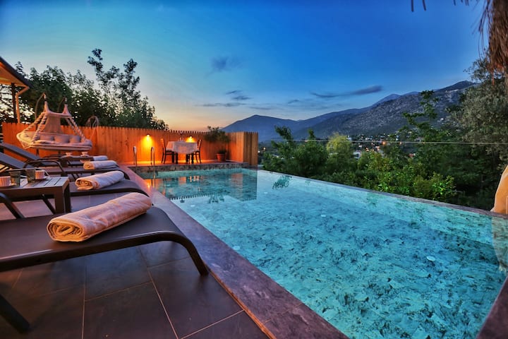 Antalya Kaş ÜZümlü Bölgesinde ÖZel Havuzlu Villa - Turquie