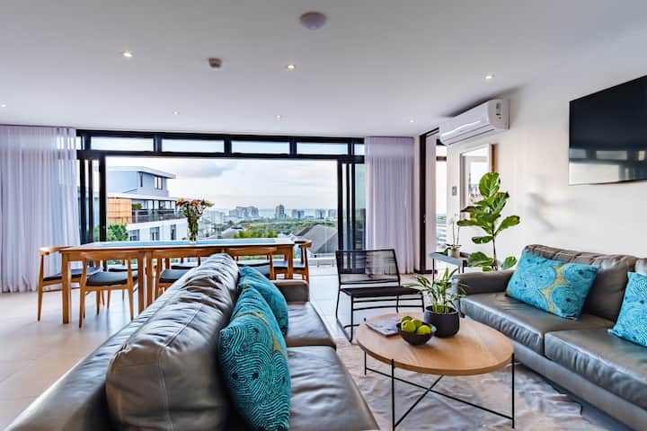 4-bedroom Serviced Apartment With Balcony. - Kaapstad