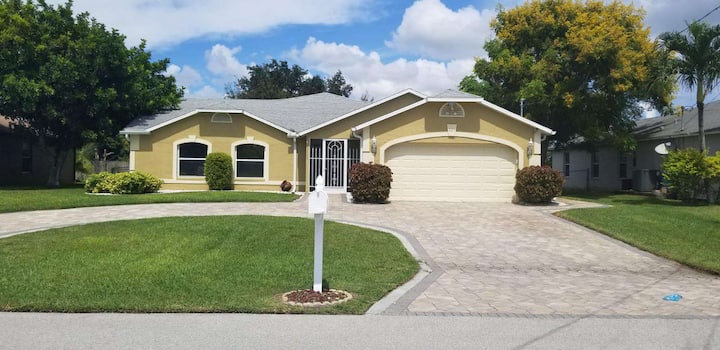 Pelican Paradise - Family-home With Swimming Pool - Cape Coral, FL