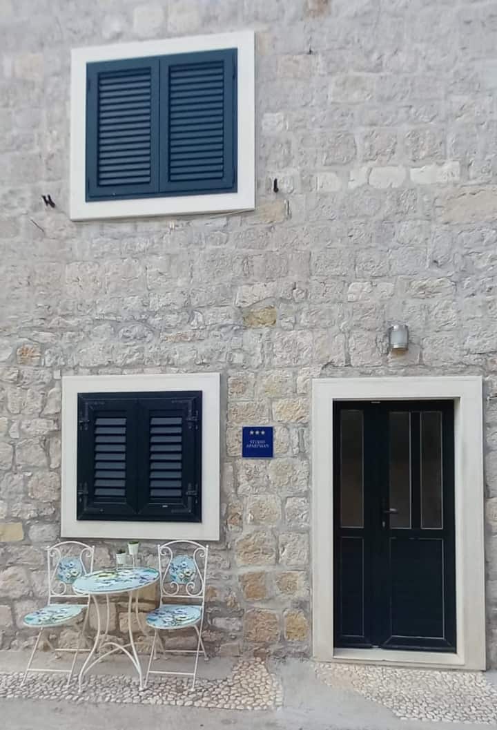 Studio Apartman Miki (2prs.) - Stari Grad