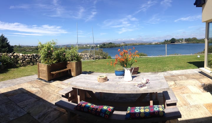Spacious House With Stunning Views In Connemara - Clare County