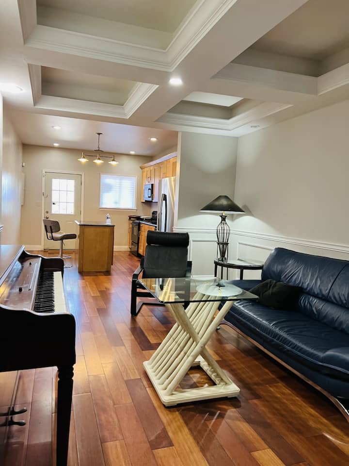 Cheerful First Bedroom With Private Bathroom - Baltimore, MD