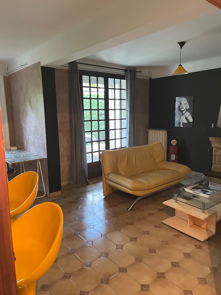 Agréable Appartement Avec Extérieur. - Arles