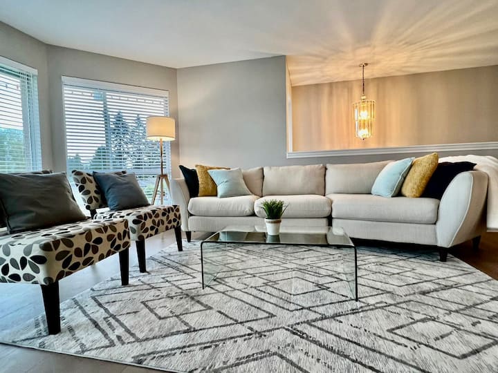 Peaceful Modern Home 3 Brd 2 Bath + Kitchen - Coquitlam