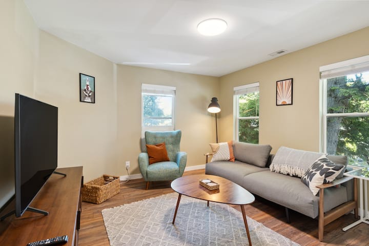 Cheerful Central District Duplex: Upstairs - High Point - Seattle