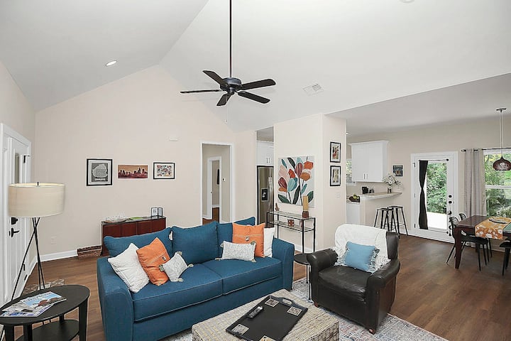 Heron View, Charming Bungalow In Beautiful Setting - Northlake - Charlotte