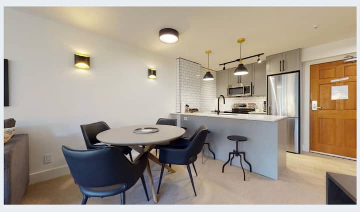 Aspens Newly Renovated One Bedroom Ski-in Ski-out - Whistler