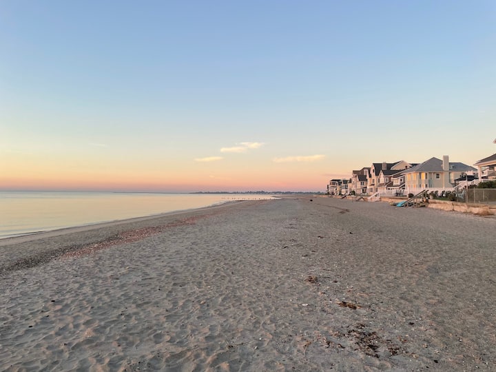 Perfect Gate-away, Steps To Best Beach In Ct - Milford, CT
