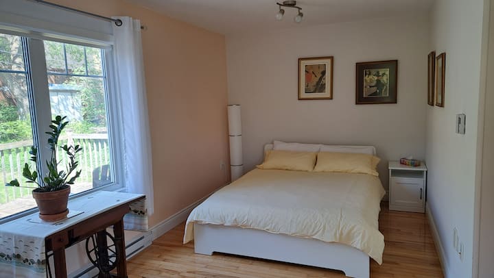 Jardin Fleuri - Chambre, Terrasse Et Salle De Bain - Ottawa