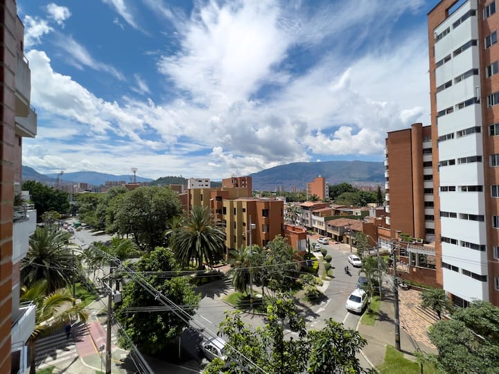 5 Min To 70 Street, Park, Stadium, Metro+priv View - Medellín, Colombia