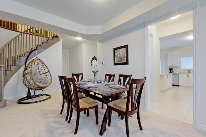 Cheerful 4 Bedroom Over 3350 Sq Ft Living Area - Oshawa