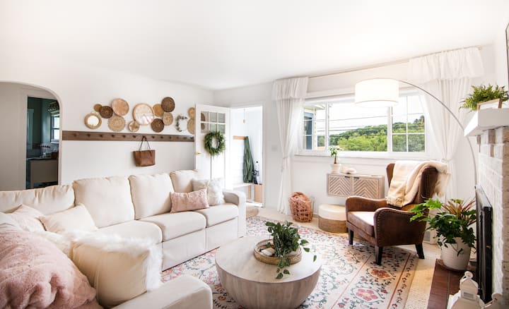 Delightfully Cozy & Well Provisioned Home - Butler, PA