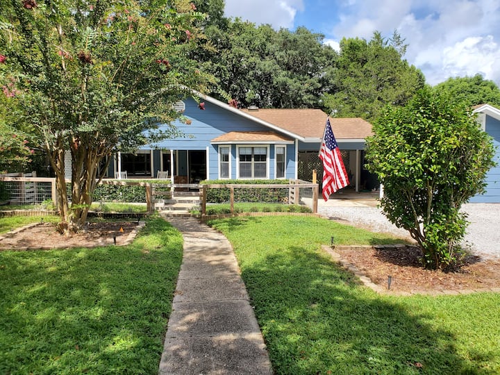 Quaint 3 Bedroom Home Close To The Bay! - Niceville, FL