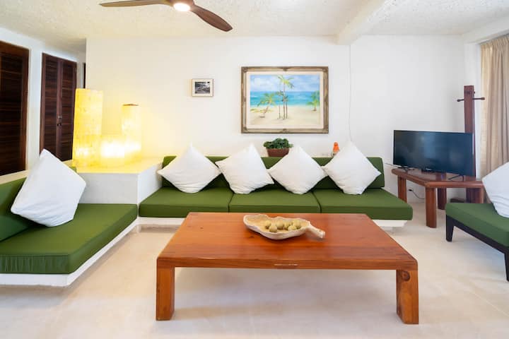 Akumal Caribbean Beachfront House - Akumal