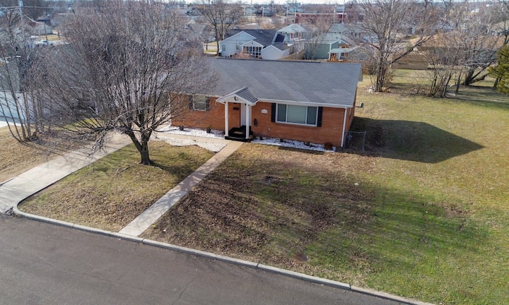 Kentucky C Remodeled 2 Bedrm W/ Large Living Area! - 조플린