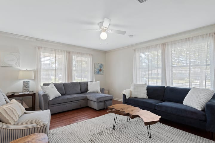 Bright & Cozy Modern Cottage~close To Beach - Oasis Resort, Gulfport