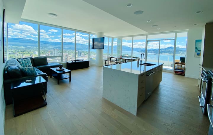Luxury 2 Bed 2 Bath Condo. Pool, Steam Room & Gym. - Kelowna