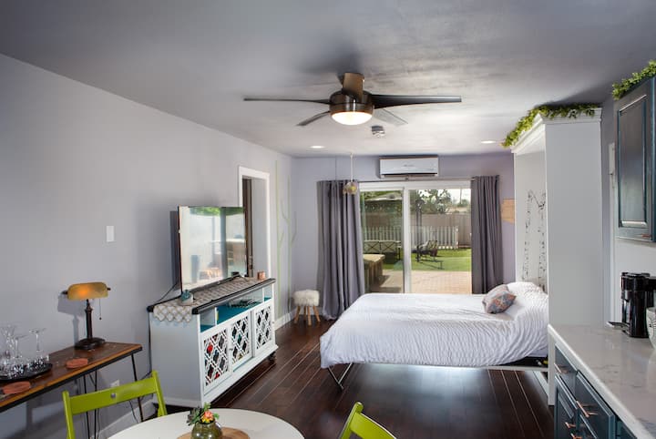 Private Suite 55" 4k Tv Kitchenette Near Hospitals - Maryvale Village – Phoenix