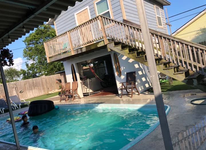 Cute Back Home With A Pool And Patio - Galveston, TX