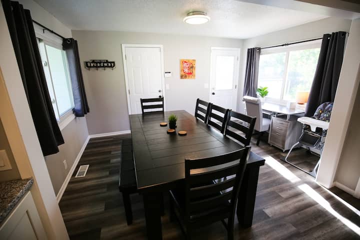 Sullivan Lake Retreat-games*bbq*fenced*2cargarage - Minneapolis