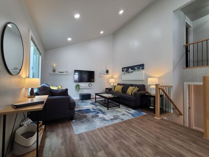 Bright, Comfortable Loveland Home With King Bed - Loveland, CO