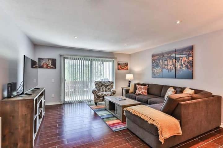 2 Bed 2.5 Bath Townhouse With Tons Of Amenities! - San Diego, CA