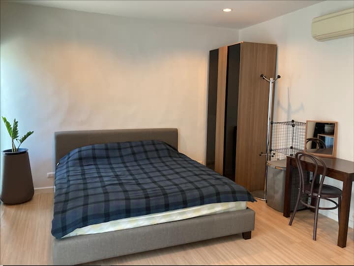 Welcoming 1-bedroom Bed With Pool And Car Parking - Bangkok
