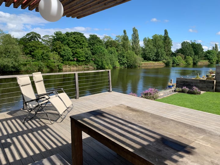 Private Island Retreat On The River Thames - Epsom