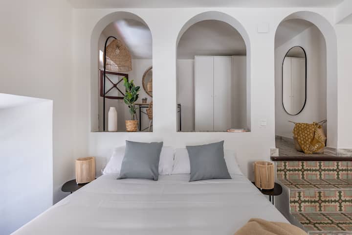 Apartamento De 3 Dormitorios En Málaga La Merced - Málaga