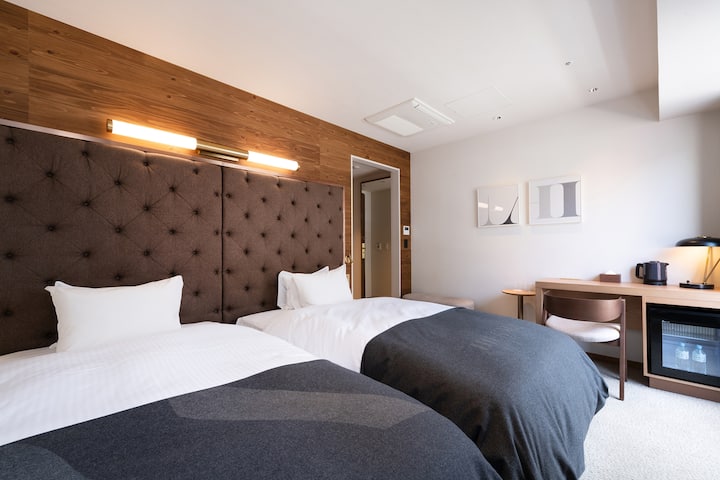 Modern Hotel/sup Twin Train Street/breakfast/1 Per - Sapporo