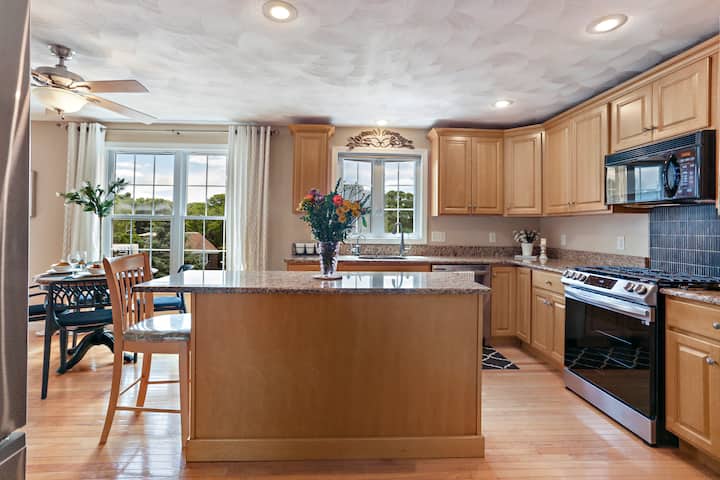 Modern 4-bed, 2.5-bath With Office - Wakefield, MA