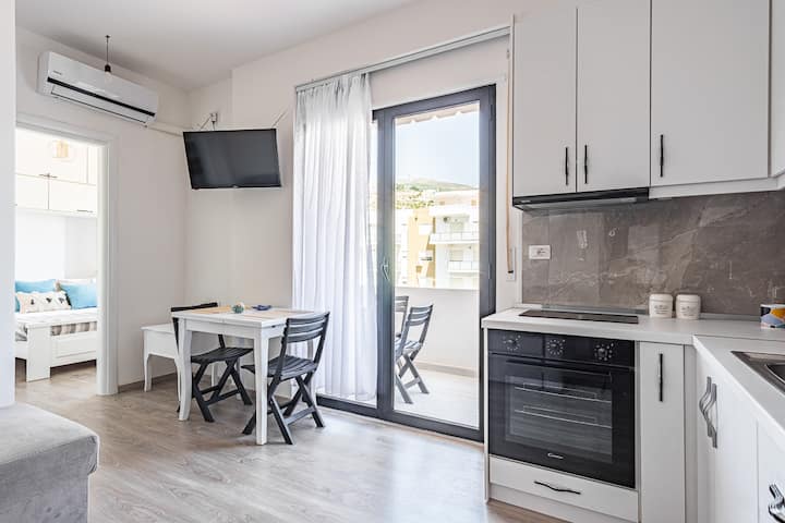 Brand New* 1+1 ,Brand New* Building, In The Center - Himarë