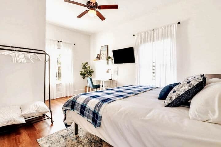 Near Historic Center| Walking Distance To Forsyth! - Savannah