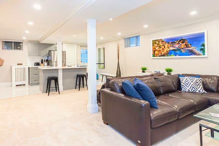 Alessia's Beach House - 1 Bedroom Basement Suite - Toronto