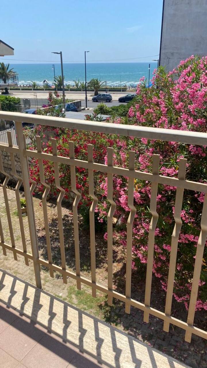 Alloggio Praticamente Fronte Mare. Ristrutturato - Minturno