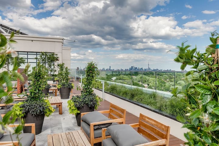 Fully Appointed Executive Condo - Toronto