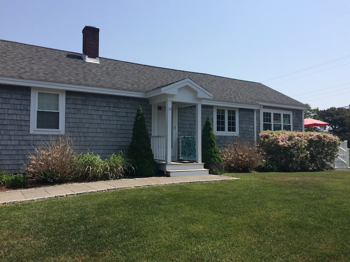 Cozy Cottage 7  Houses To Private Beach - Oak Bluffs, MA