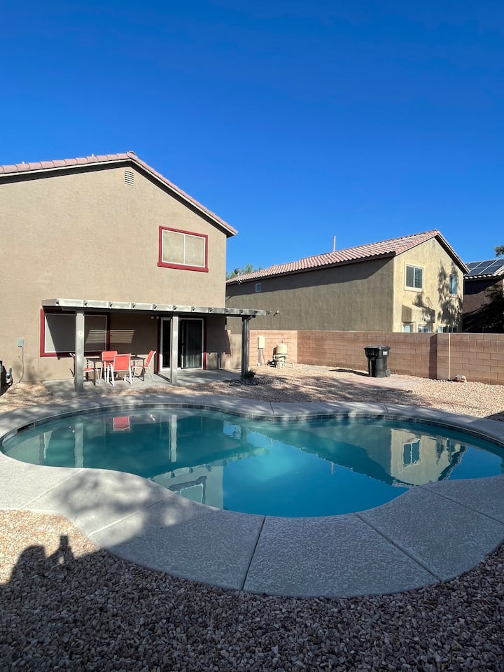 Cute & Edc Ready, Sleeps-8 W/pool, - North Las Vegas, NV