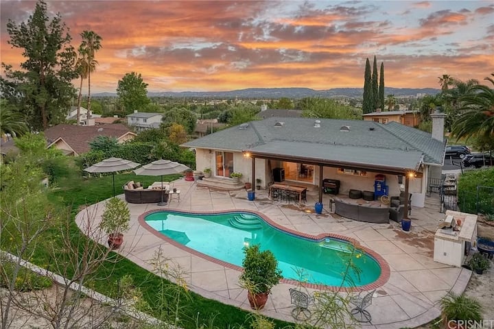 Cozy 4bd With Pool Near Lax/beach/universal Studio - 로스앤젤레스