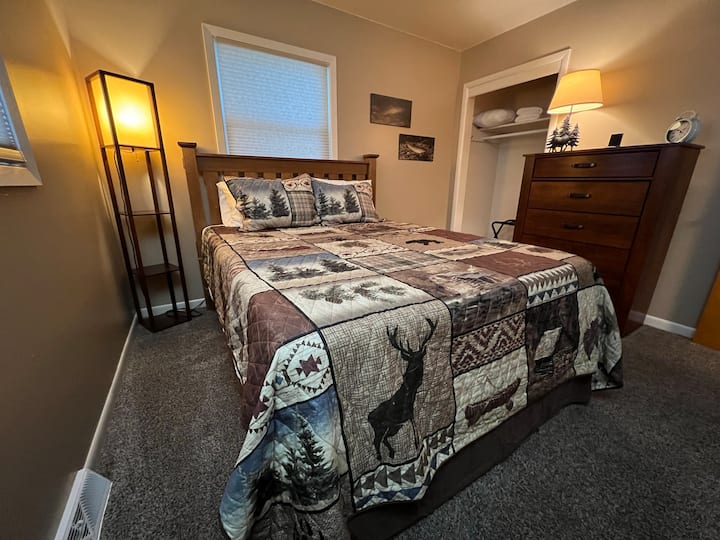 Quiet 3 Bedroom - Home Away From Home. - Billings, MT