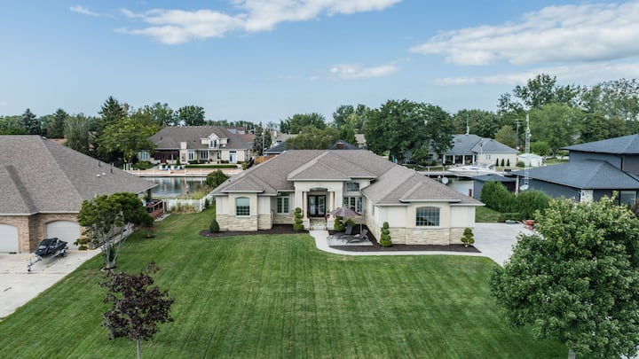 Enjoy Wonderful Waterfront Get Away - Lakeshore